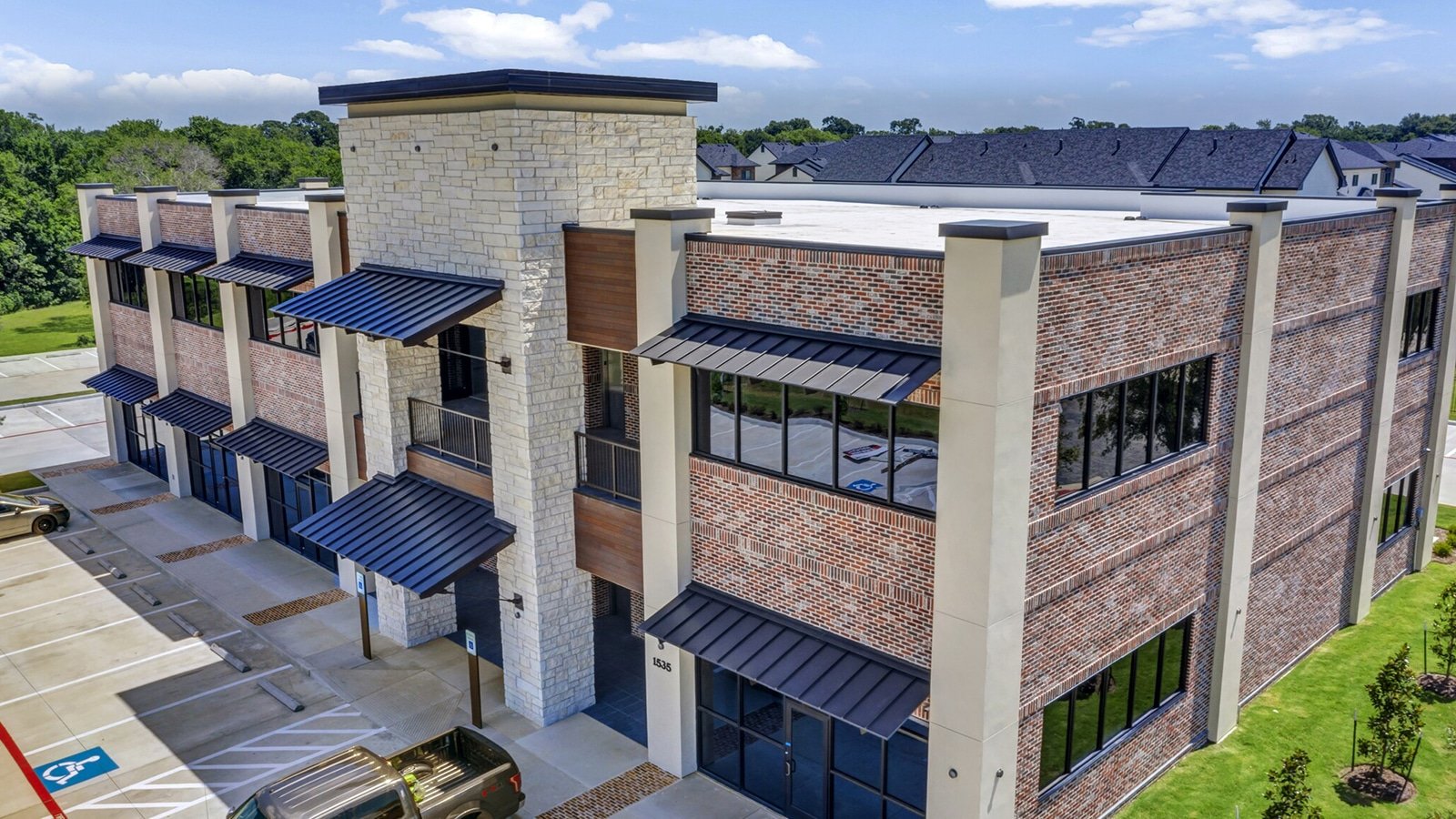 Lake Park Office Building - Pearland, TX - HELM